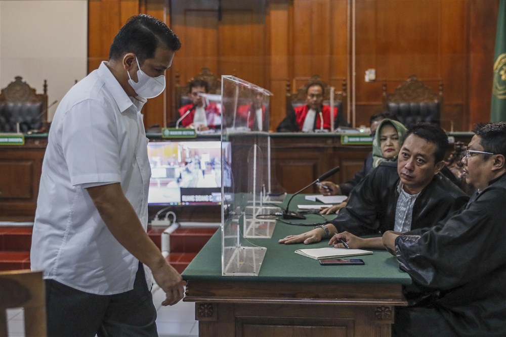 Anger as Indonesia court acquits two police over stadium crush ...