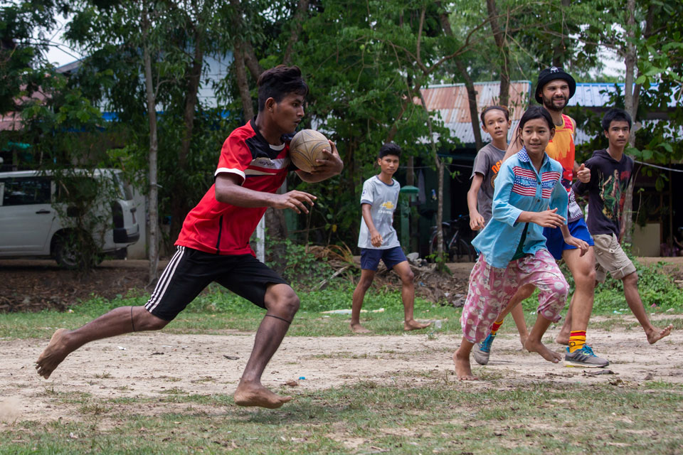 Dung and Dragons: Myanmar kids dodge cows to play rugby | Mizzima ...