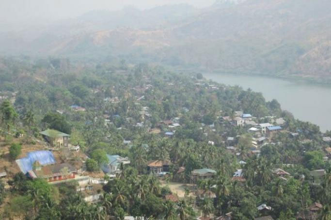 Thousands flee Chin State town after clashes with Myanmar junta troops ...