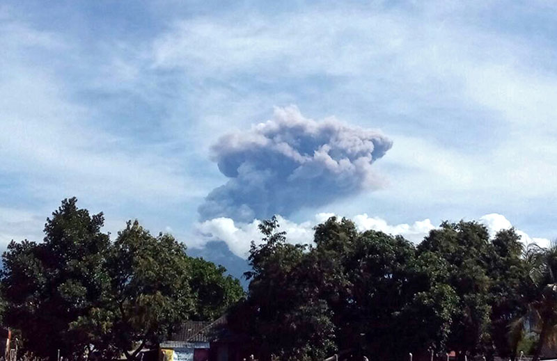 Tourists evacuated as Indonesian volcano erupts: official | Mizzima ...